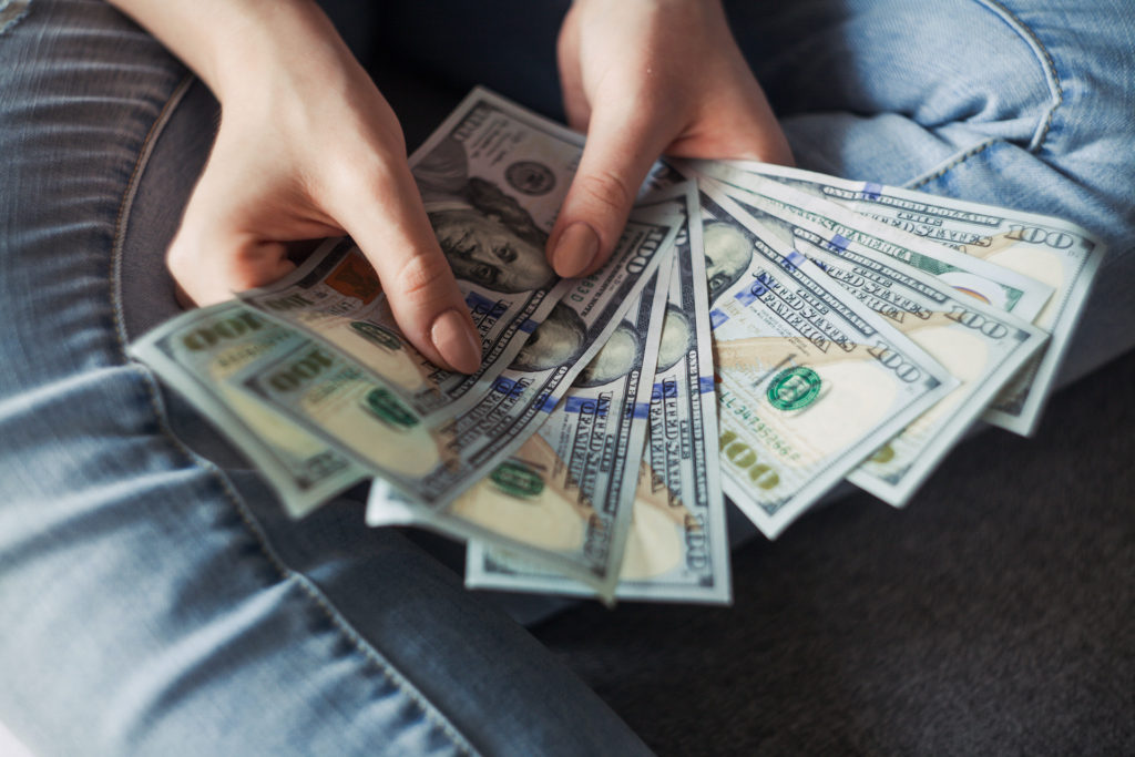 Budgeting 101 - 5 steps to get started - The Well Rounded Teacher